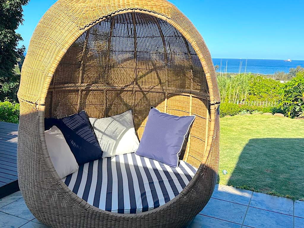 Outdoor daybed egg house design